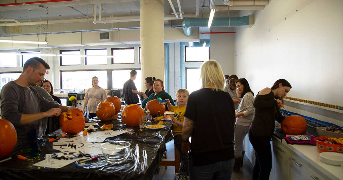 Solve Celebrates Halloween And National Pumpkin Day With Carving Party